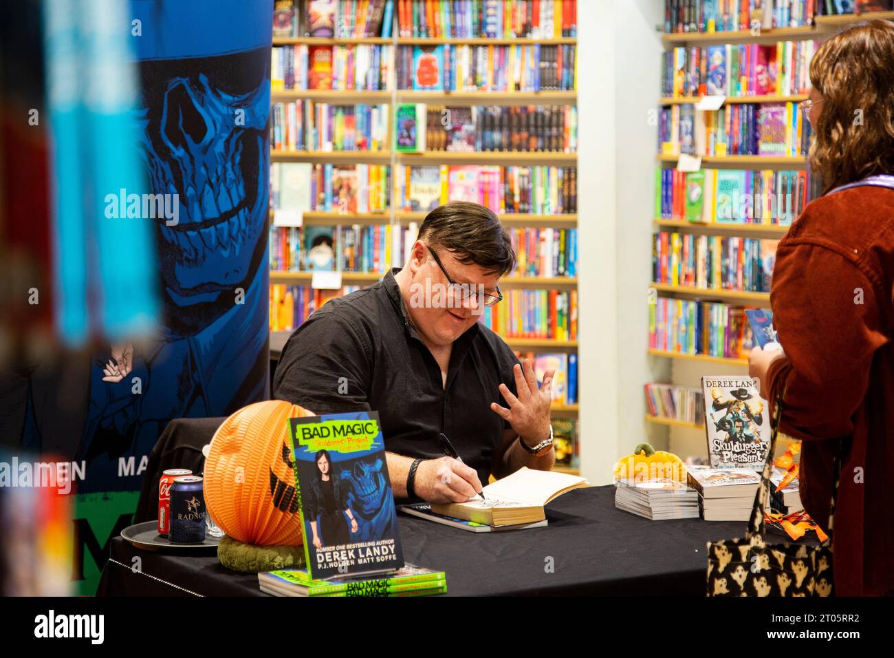 Derek landy graphic novel hintergrund -Fotos und -Bildmaterial in hoher ...