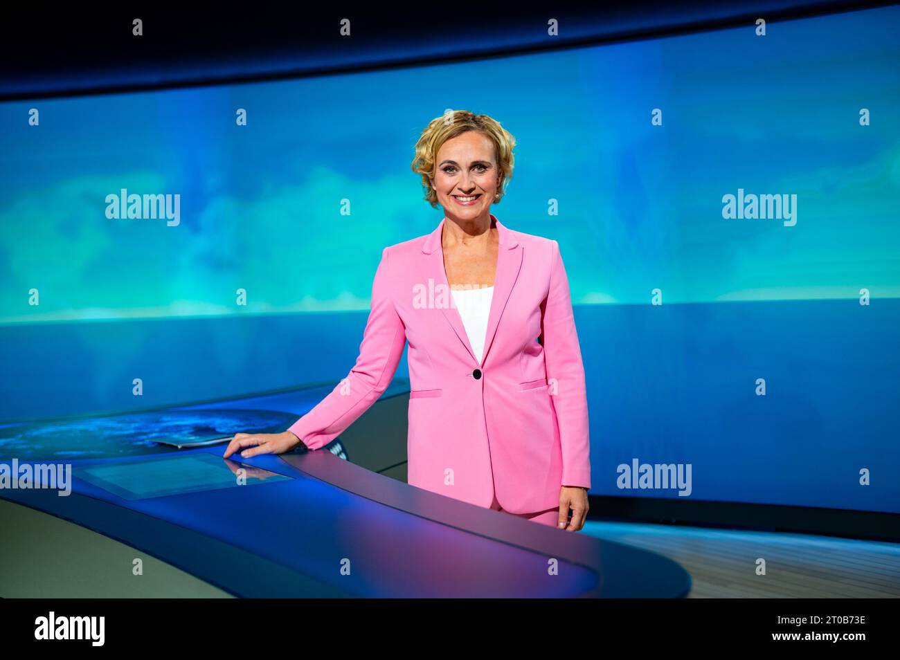 Hamburg, Deutschland. Oktober 2023. Moderatorin Caren Miosga ist dabei, ihre letzte Show im ...