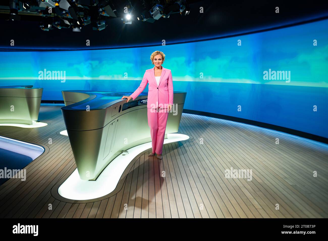 Hamburg, Deutschland. Oktober 2023. Moderatorin Caren Miosga ist dabei, ihre letzte Show im ...