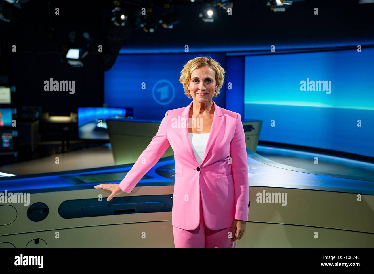 Hamburg, Deutschland. Oktober 2023. Moderatorin Caren Miosga ist dabei, ihre letzte Show im ...