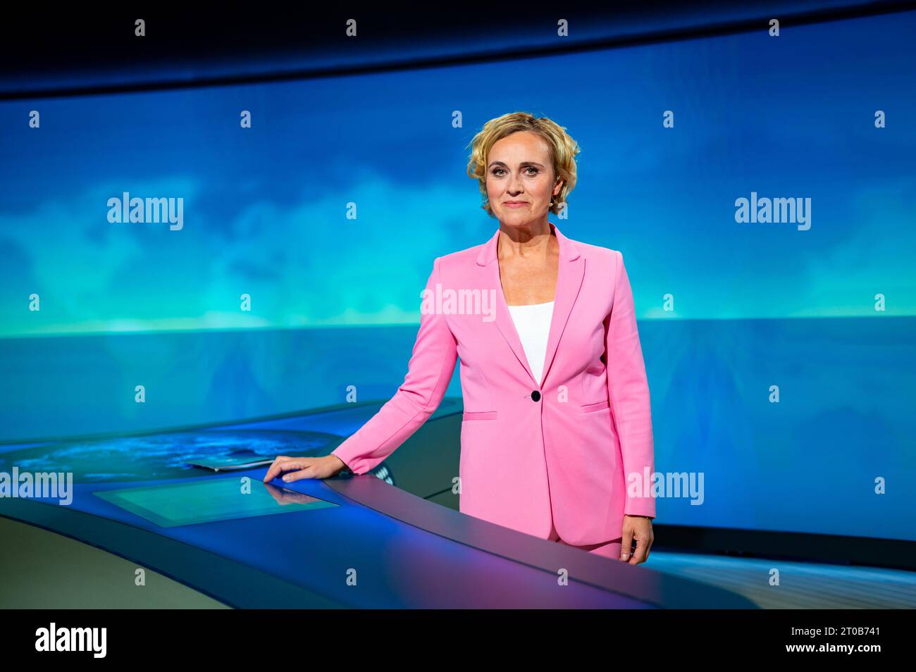 Hamburg, Deutschland. Oktober 2023. Moderatorin Caren Miosga ist dabei, ihre letzte Show im ...