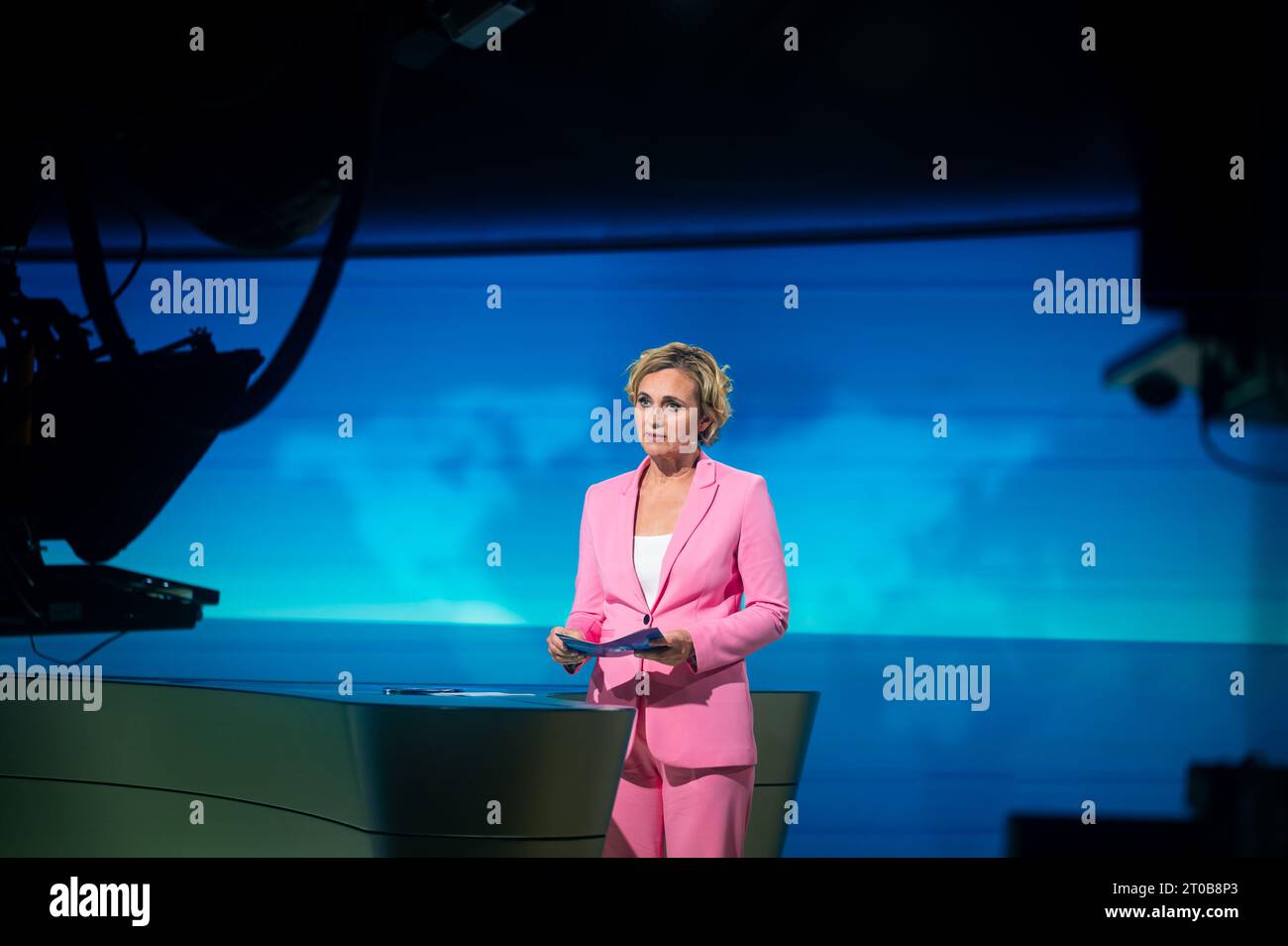 Hamburg, Deutschland. Oktober 2023. Moderatorin Caren Miosga während ihrer letzten Show im ...
