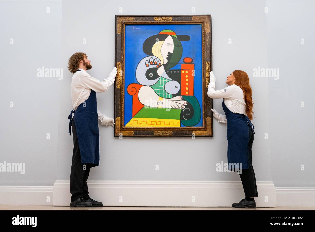 Femme a la montre -Fotos und -Bildmaterial in hoher Auflösung – Alamy