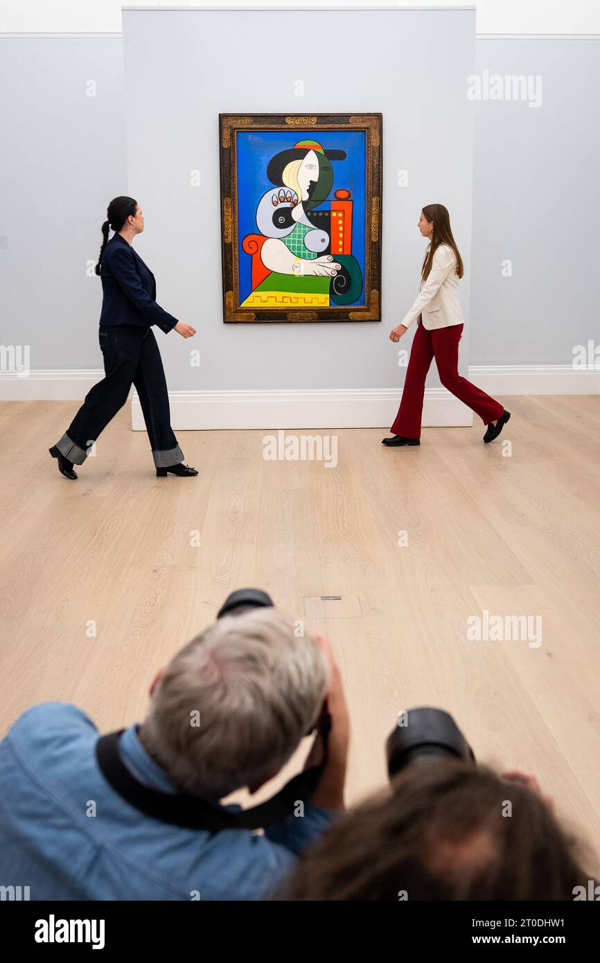 Pablo Picassos Meisterwerk Femme à la Montre aus dem Jahr 1932 wird im Sotheby's in London ...