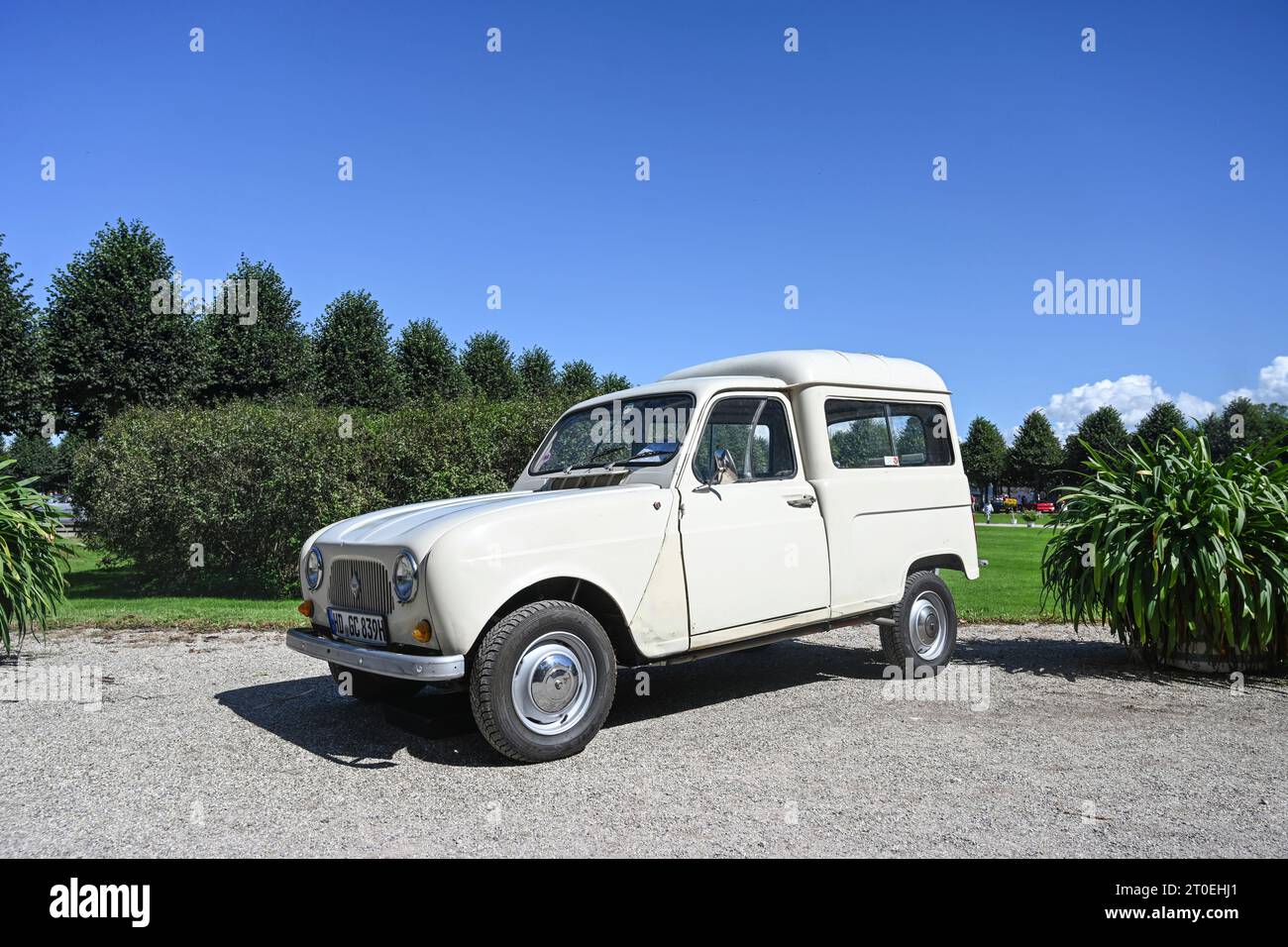 R4 f4 renault -Fotos und -Bildmaterial in hoher Auflösung – Alamy