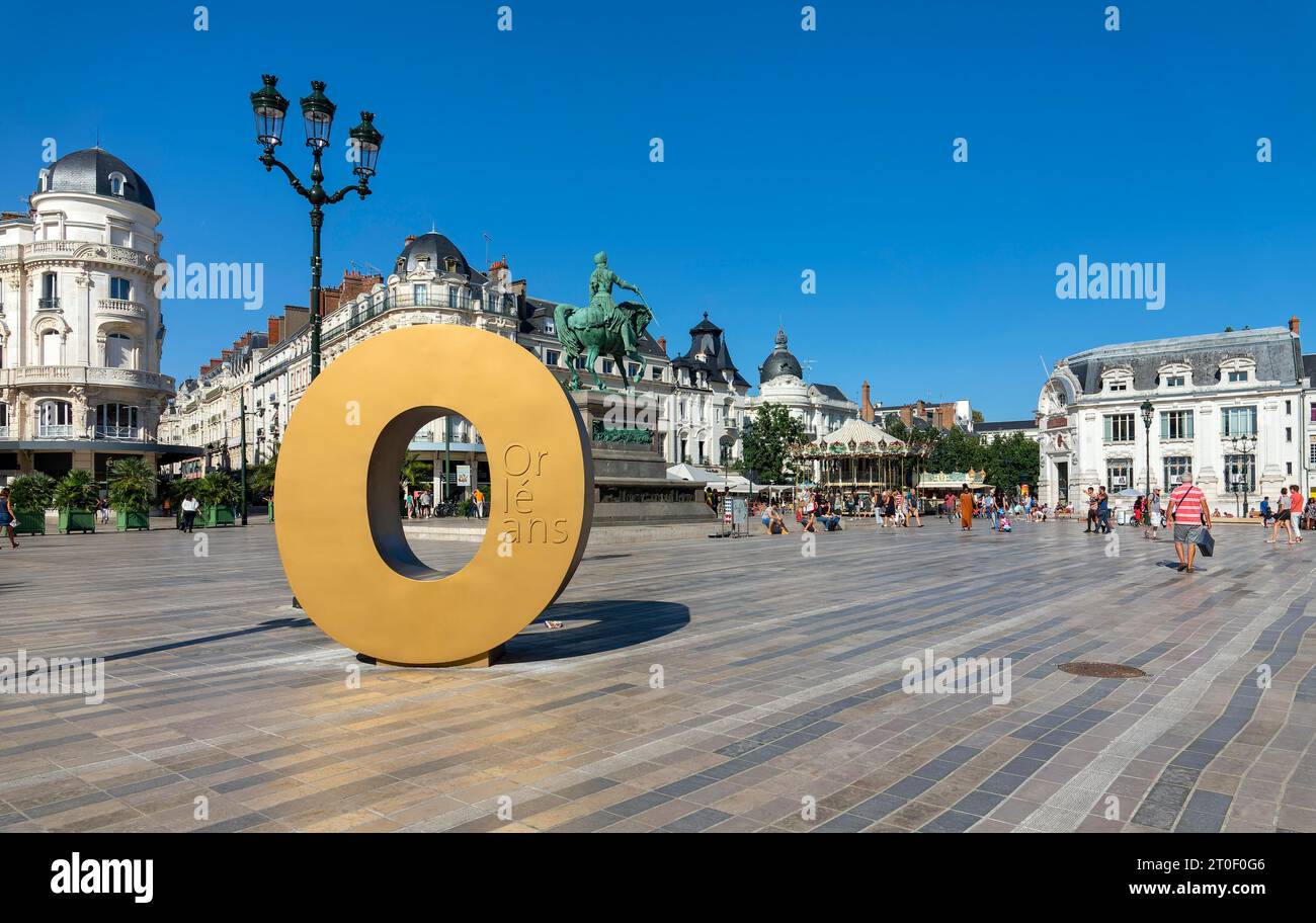 Der Place du Martroi ist der Hauptplatz im Zentrum von Orleans. Darauf ...