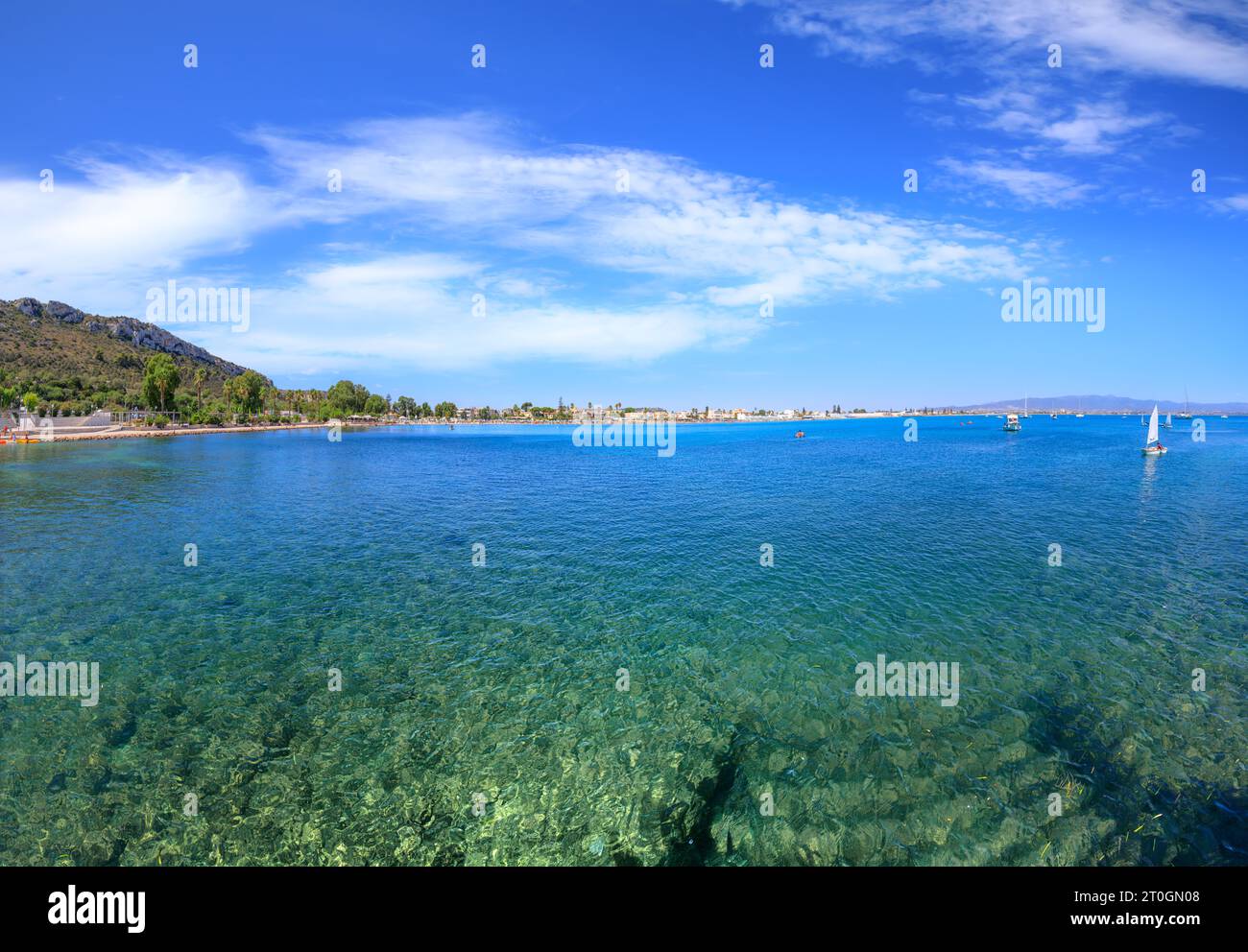 Blick auf Poetto Beach in Sardinien, Italien: Es ist der Strand von ...
