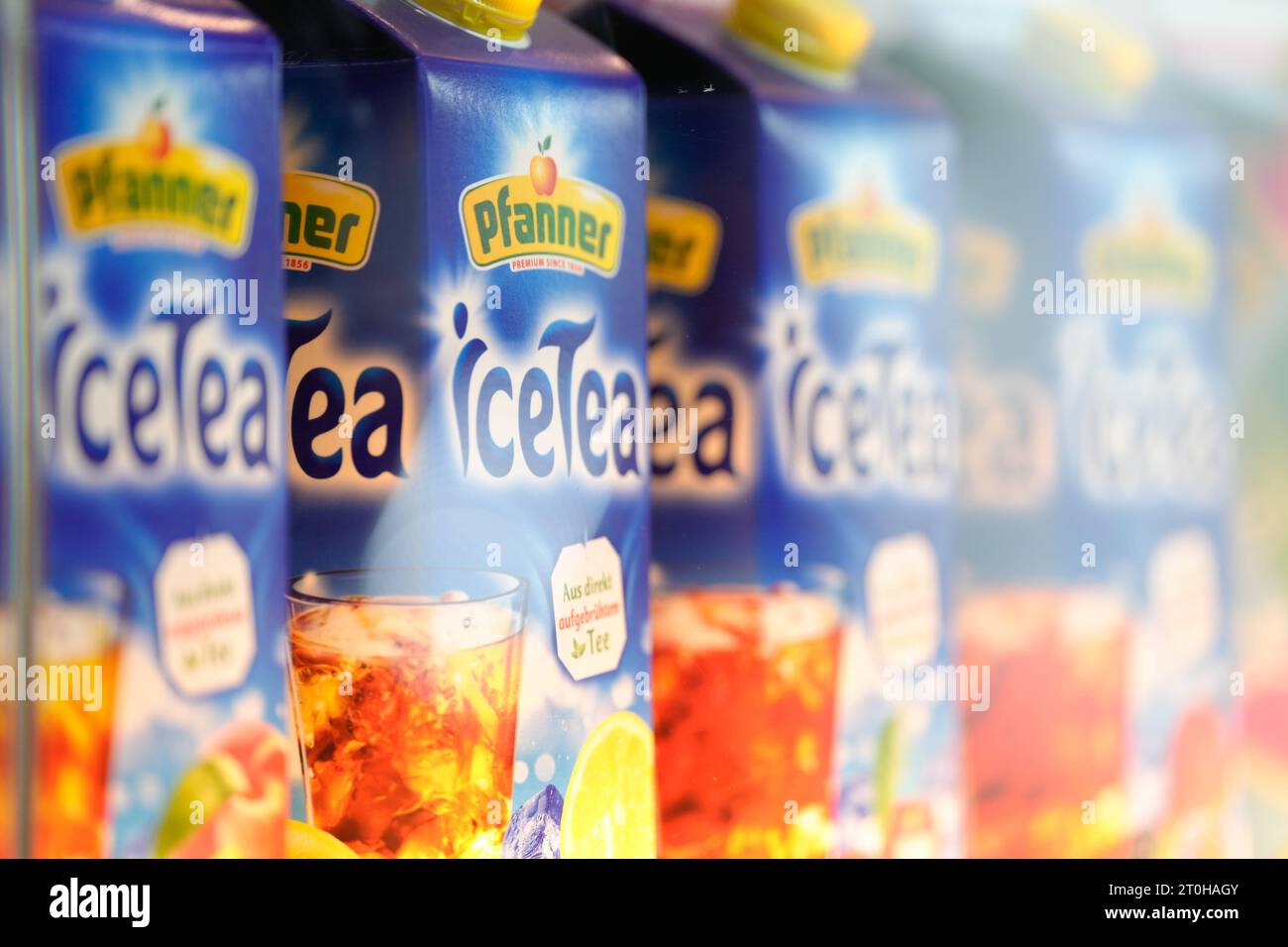 Eroeffnung Lebensmittel- und Ernaehrungsmesse ANUGA 2023 Symbolfoto und Symbildbild des Eistee ...