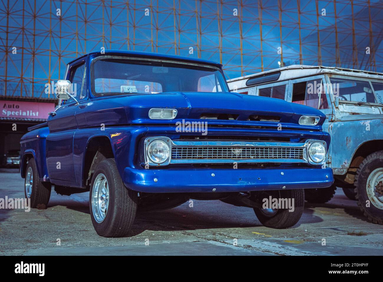 Chevy c10 blau -Fotos und -Bildmaterial in hoher Auflösung – Alamy