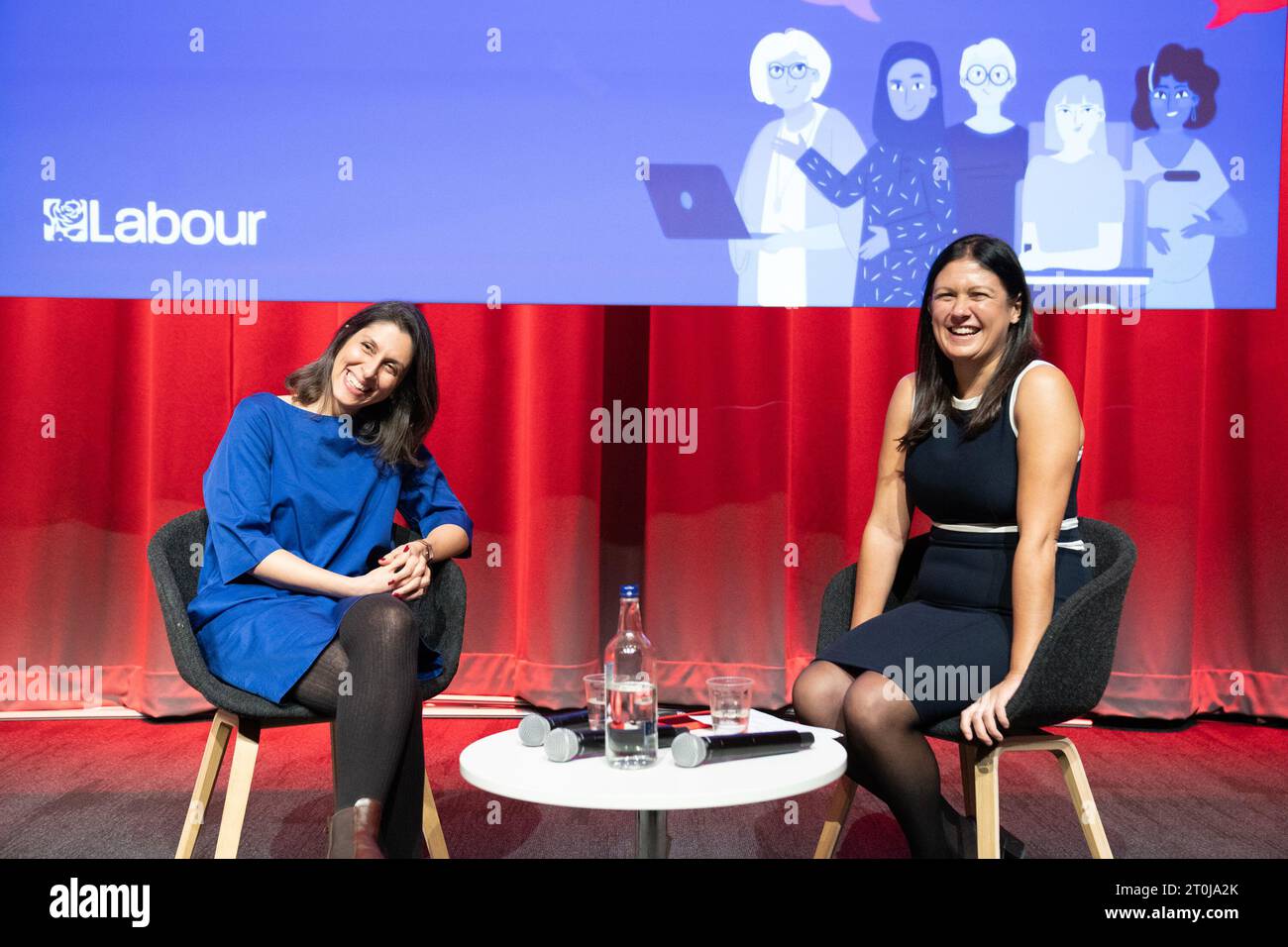 Lisa Nandy (rechts), Außenministerin für Entwicklungsfragen im Ausland ...