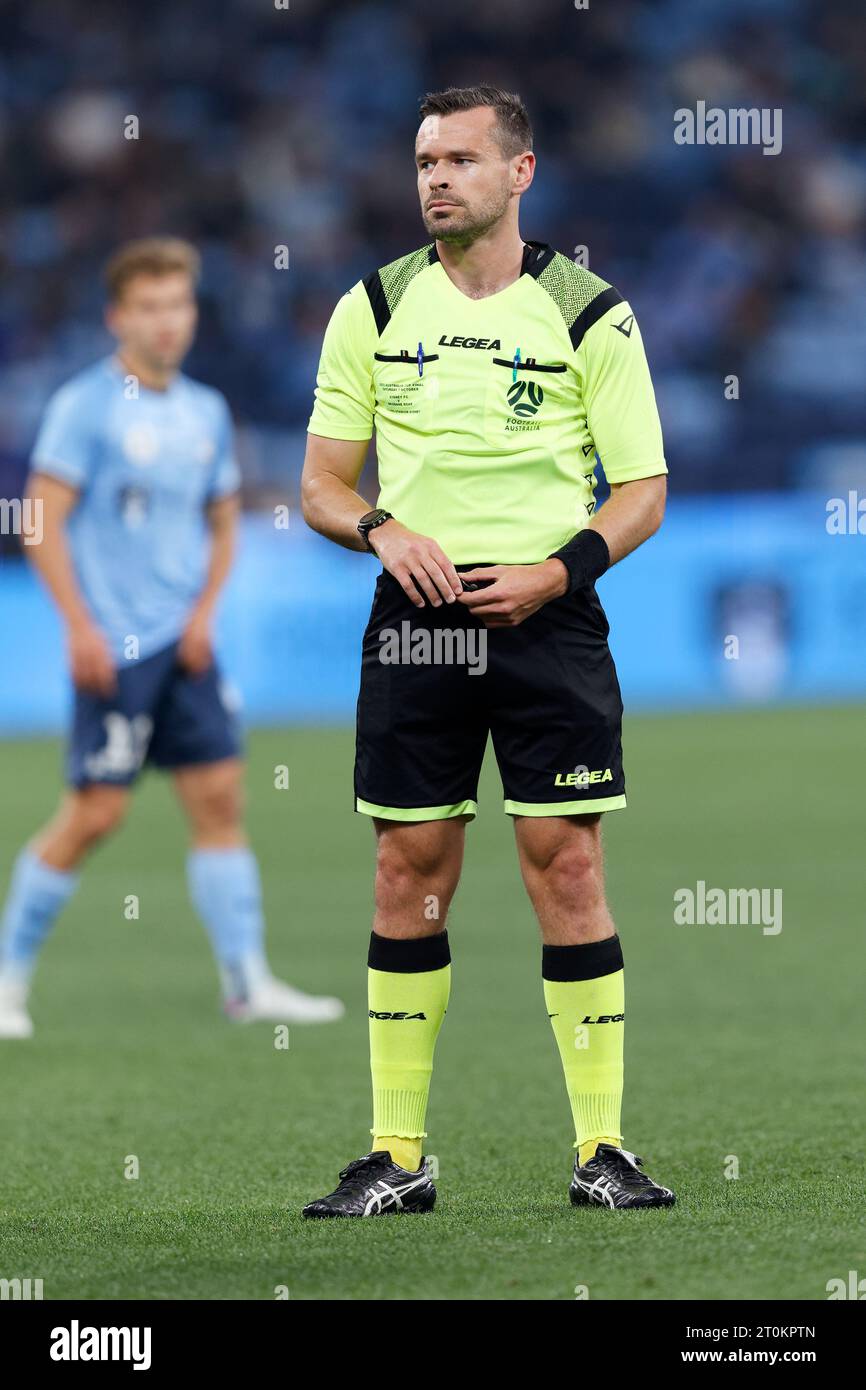 Sydney, Australien. Oktober 2023. Schiedsrichter Ben Abraham sieht beim Finale des Australia Cup ...