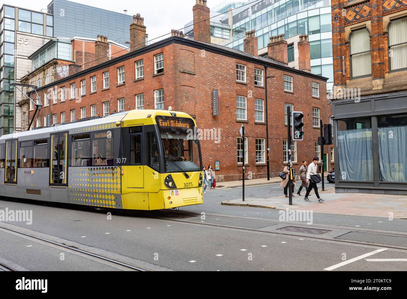 Stadtbahn Manchester England Bee Network Zugwagen im Stadtzentrum von ...