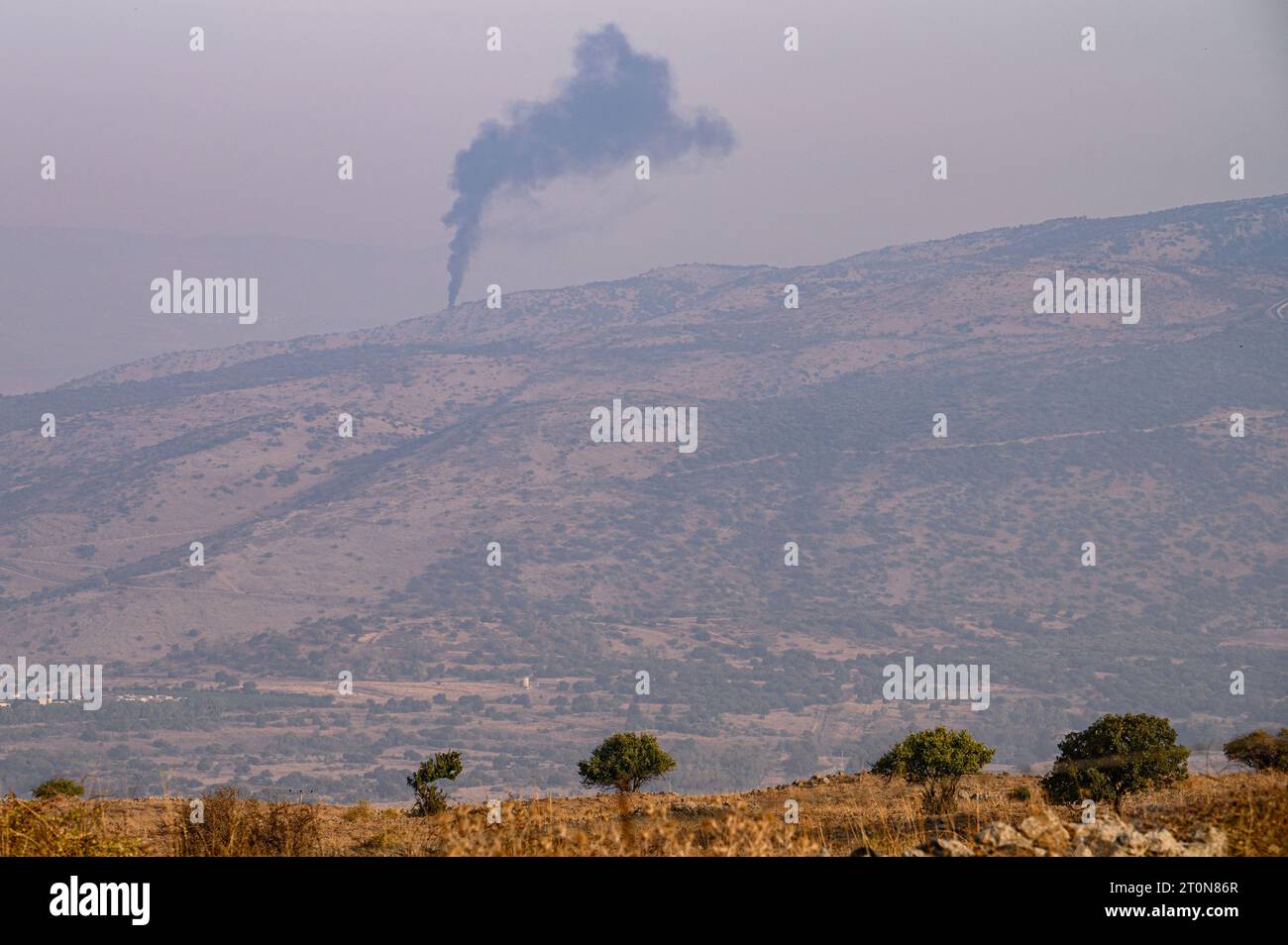 (231008) -- JERUSALEM, 8. Oktober 2023 (Xinhua) -- Rauch steigt im ...