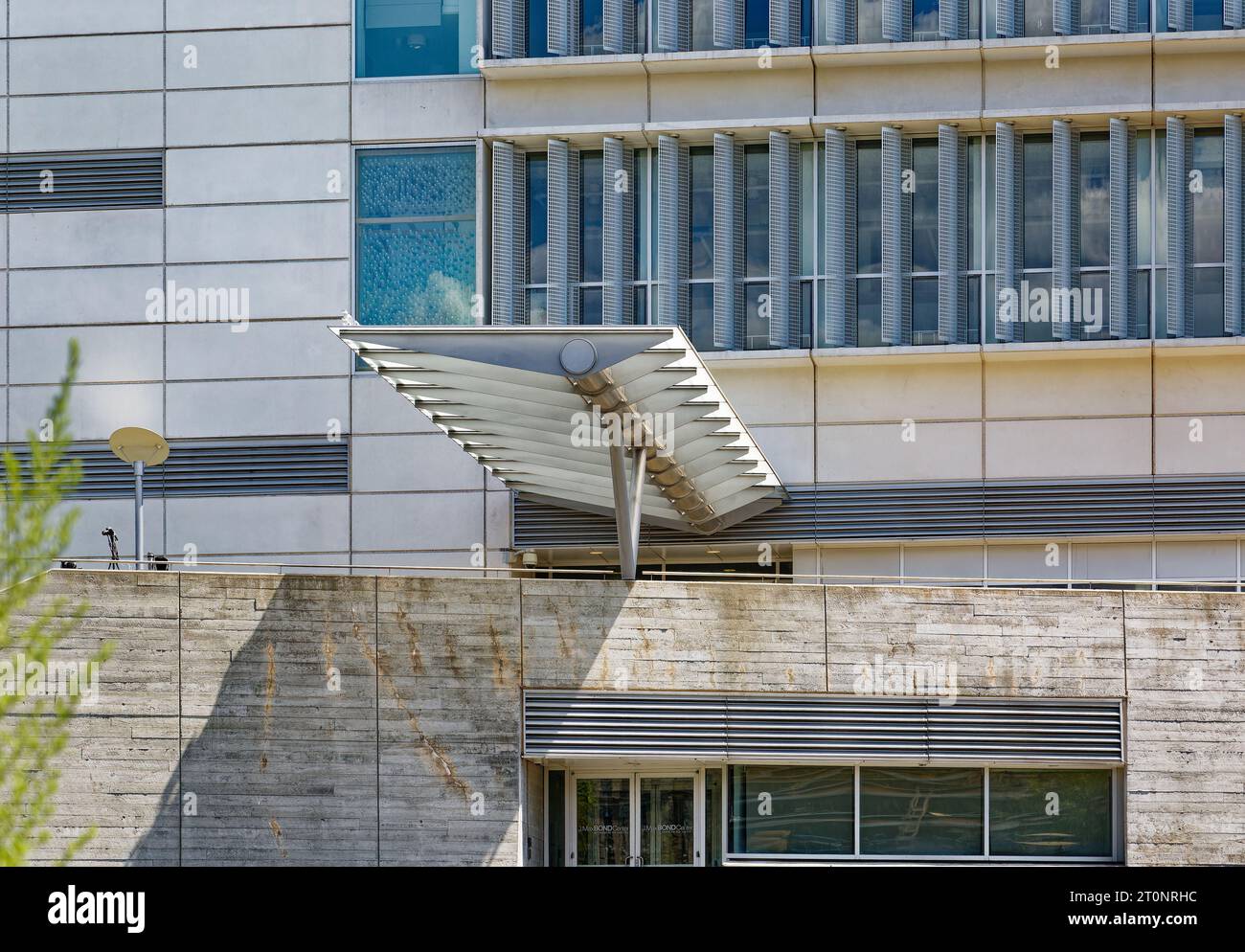 Die Bernard and Anne Spitzer School of Architecture ist eine ...