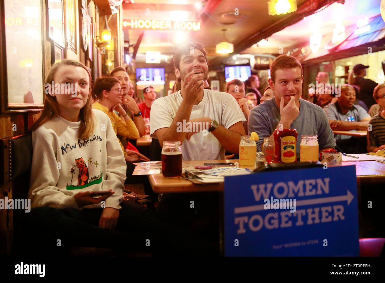Nicks english hut debatte watch party -Fotos und -Bildmaterial in hoher ...