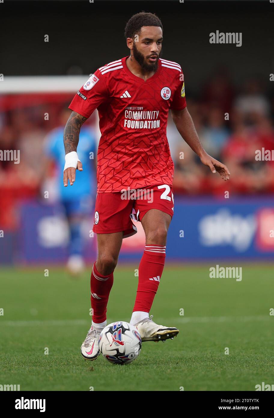 Crawley town jay williams -Fotos und -Bildmaterial in hoher Auflösung ...