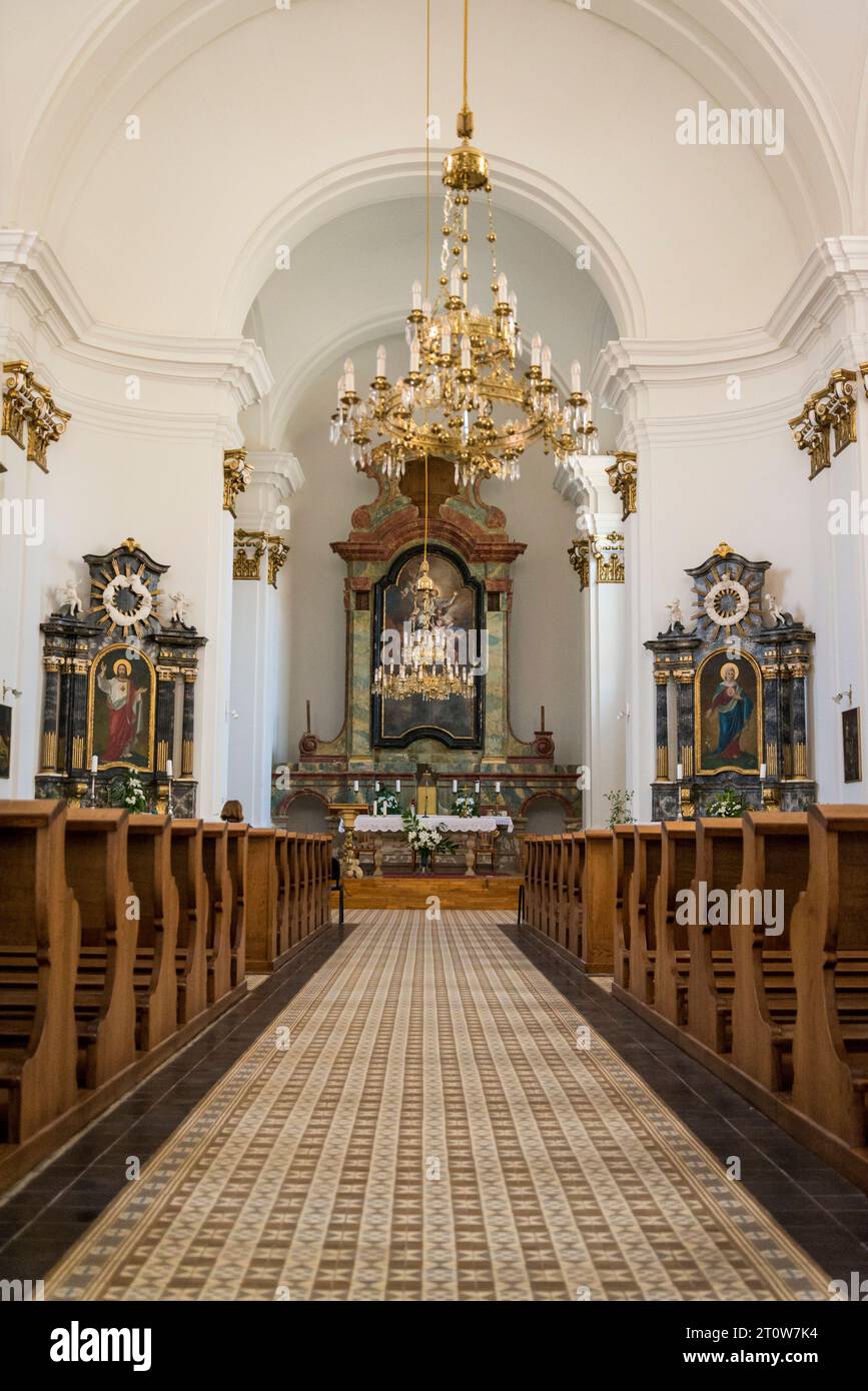 Kirchenschiff und Hauptaltar, Kirche der Heiligen Eusebius und Polion ...