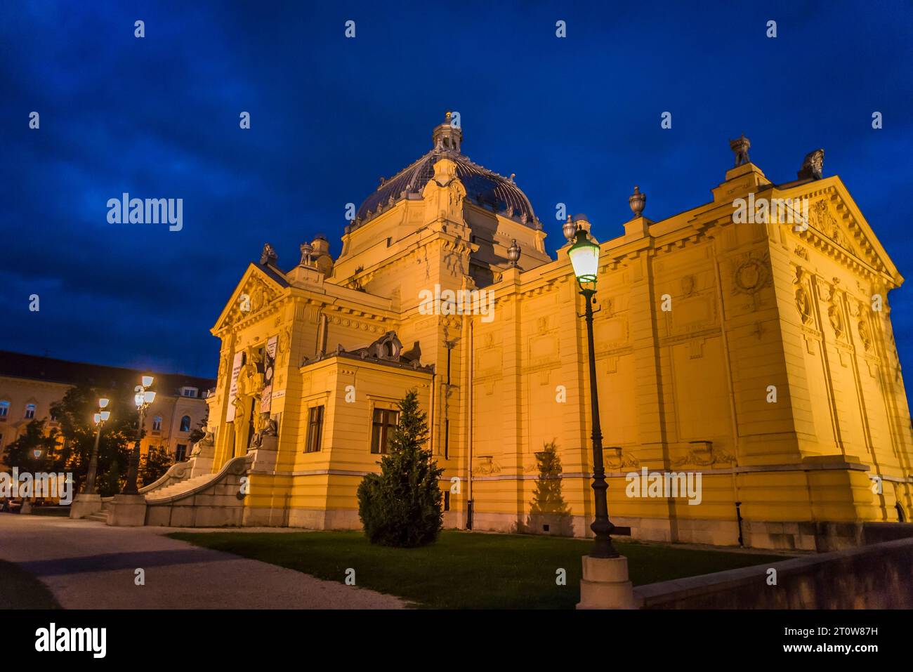 Lenuci hufeisen -Fotos und -Bildmaterial in hoher Auflösung – Alamy