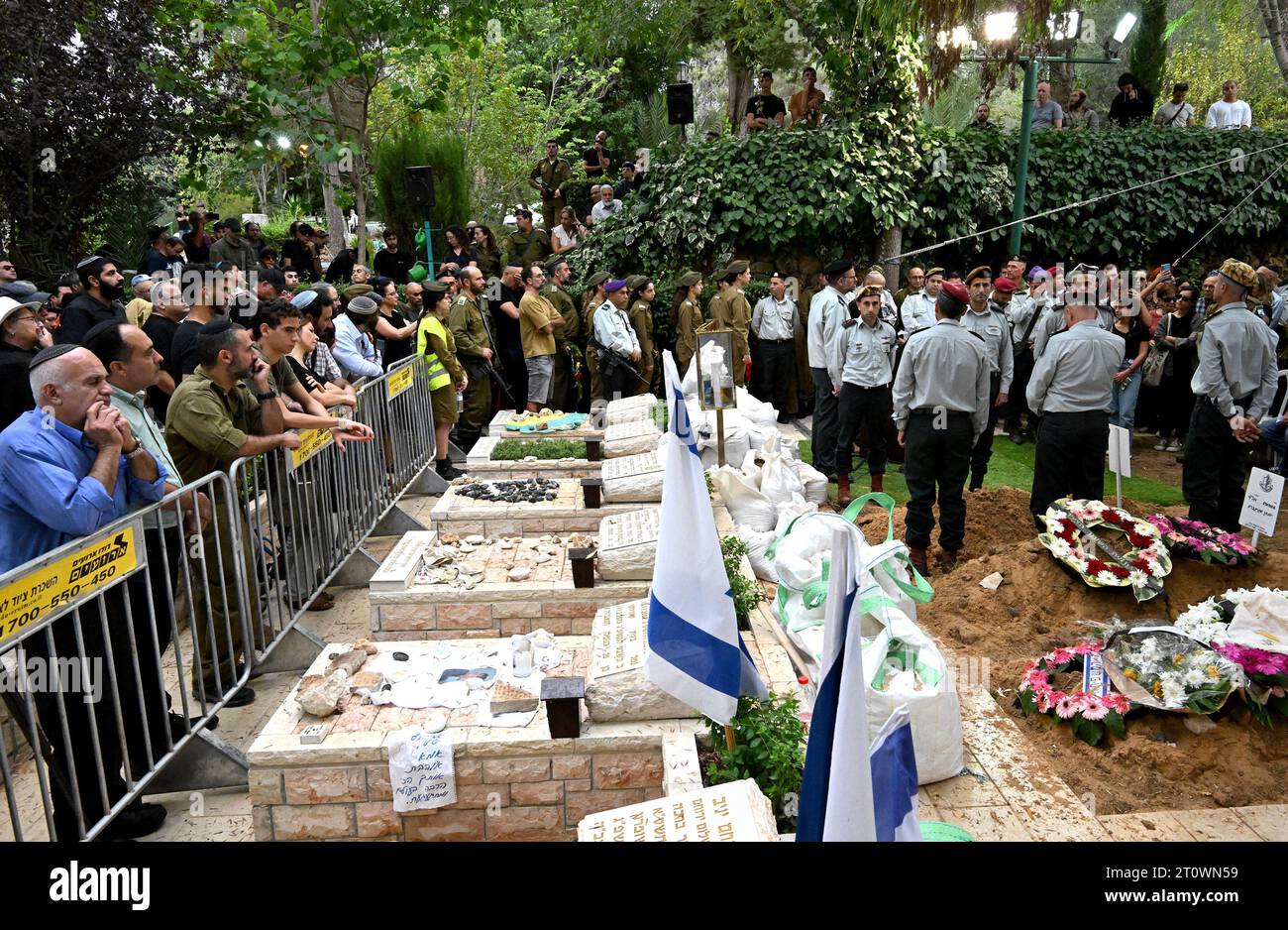 Jerusalem, Israel. Oktober 2023. Israelis nehmen an der Beerdigung von ...
