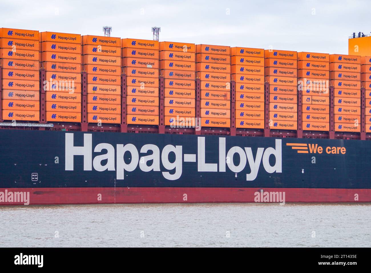 Das zur Zeit größte unter deutscher Flagge fahrende Schiff Containerschiff Berlin Express der ...