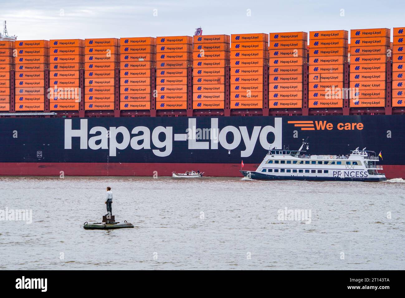Das zur Zeit größte unter deutscher Flagge fahrende Schiff Containerschiff Berlin Express der ...