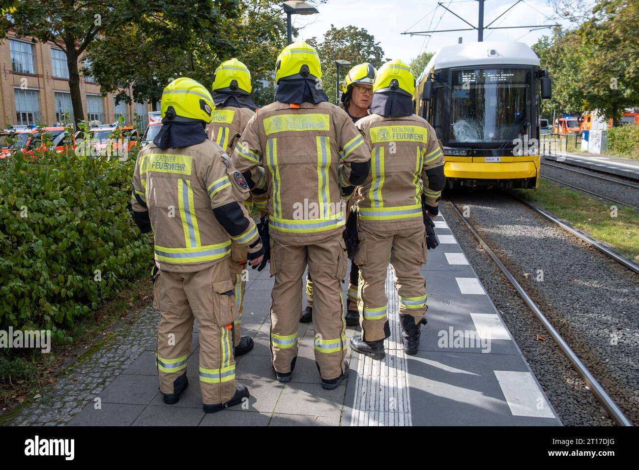 Auf der Osloer Straße in Berlin Wedding wurde eine Person von einer Straßenbahn erfasst und ...