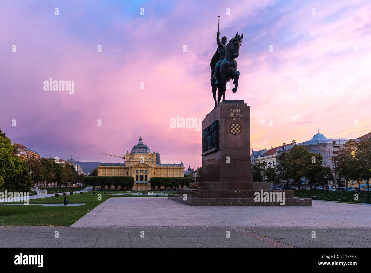 Lenuci hufeisen -Fotos und -Bildmaterial in hoher Auflösung – Alamy