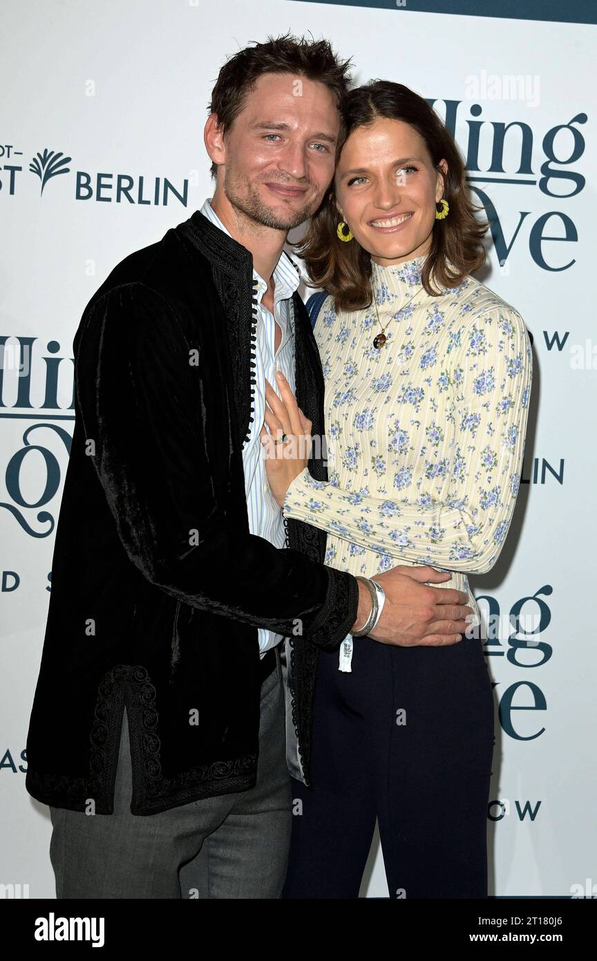 August Wittgenstein mit Ehefrau Mia Rohla bei der Weltpremiere der Falling in Love Grand Show ...
