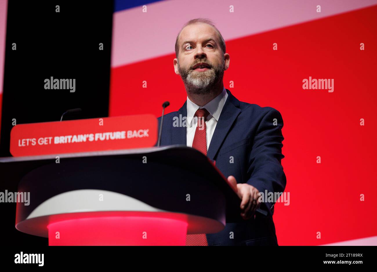 Jonathan reynolds spricht -Fotos und -Bildmaterial in hoher Auflösung ...
