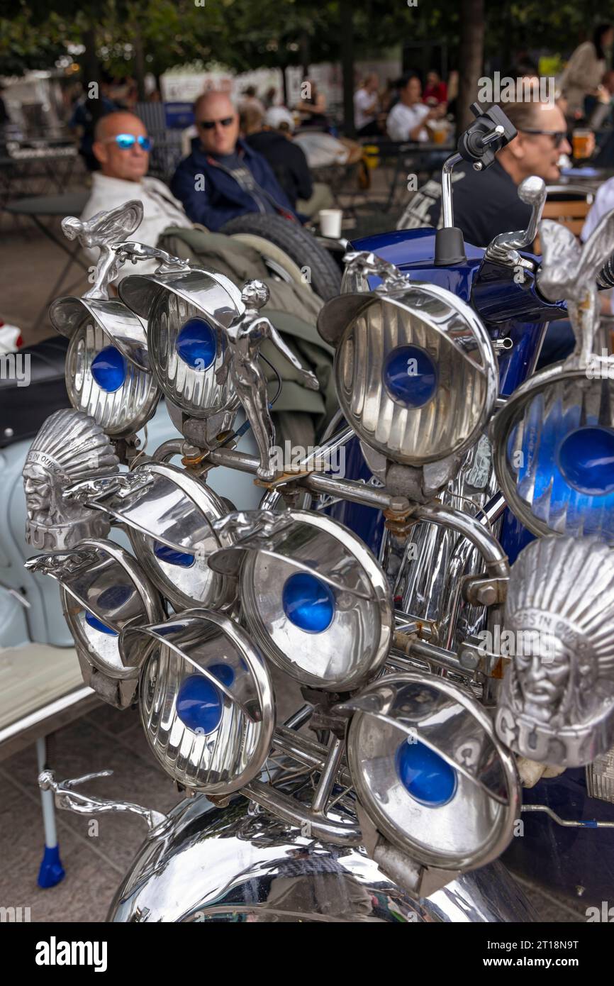 Mods roller spiegel -Fotos und -Bildmaterial in hoher Auflösung – Alamy