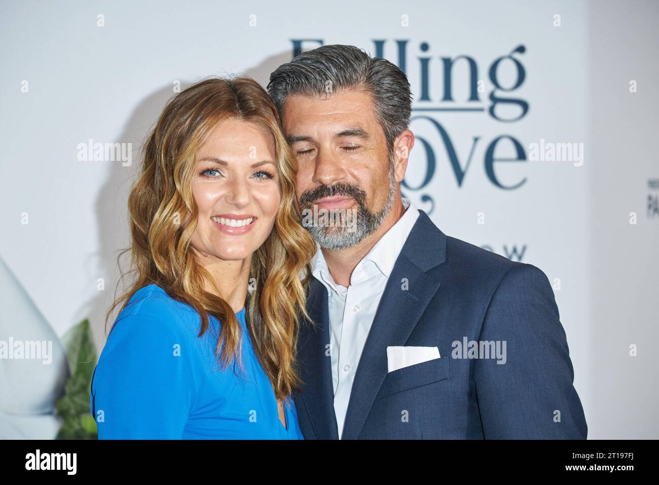 Ella endlich und Marius Darschin - Weltpremiere der Grand Show FALLING ...