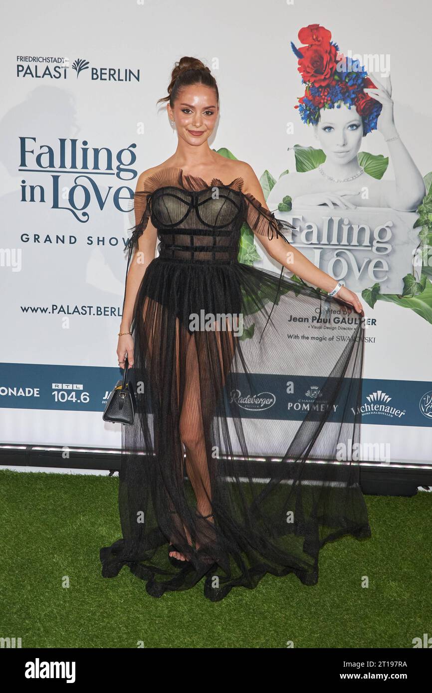 Andrea Subotic - Weltpremiere der Grand Show FALLING IN LOVE im ...