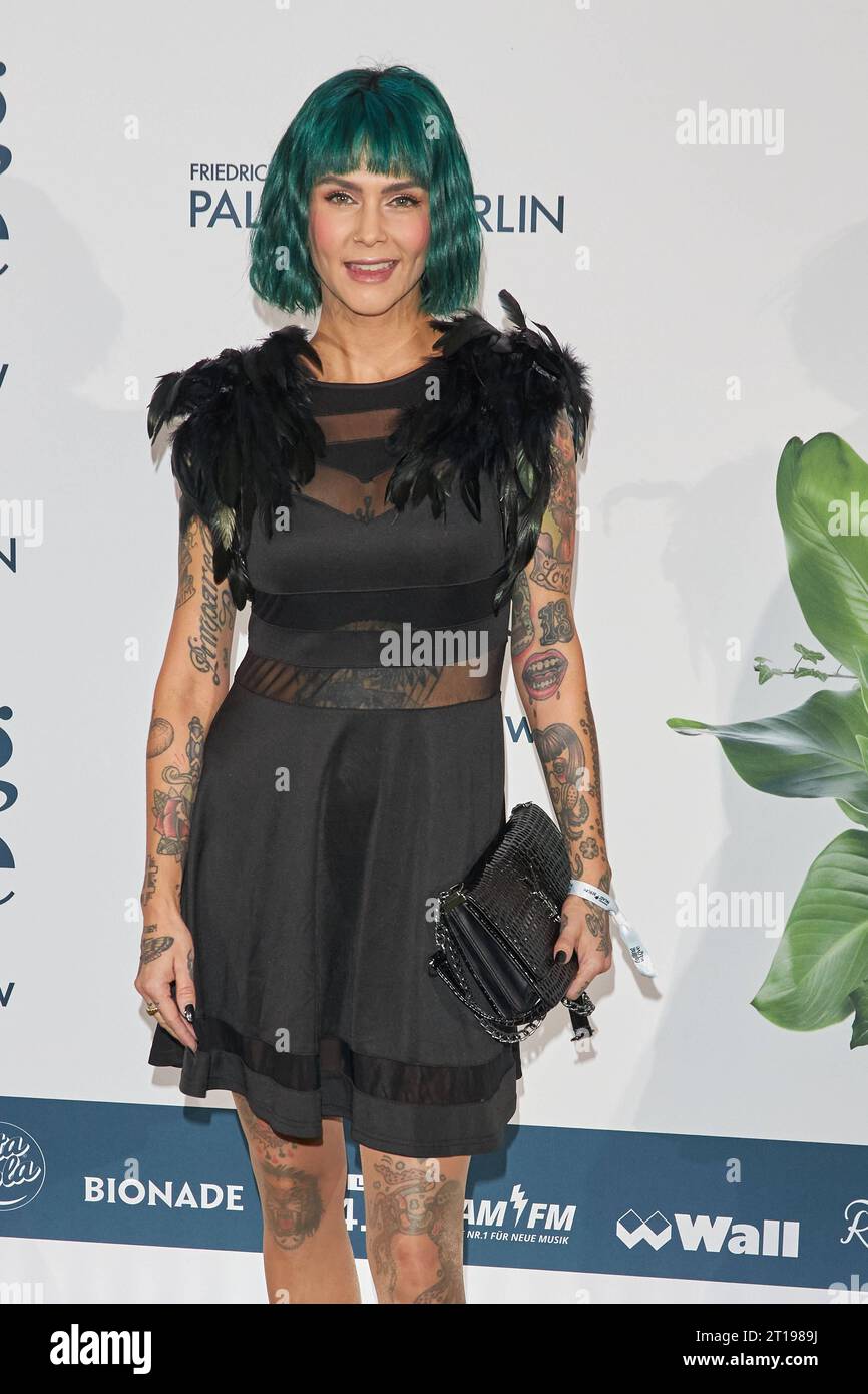 Isabella Franke - Weltpremiere der Grand Show FALLING IN LOVE im ...