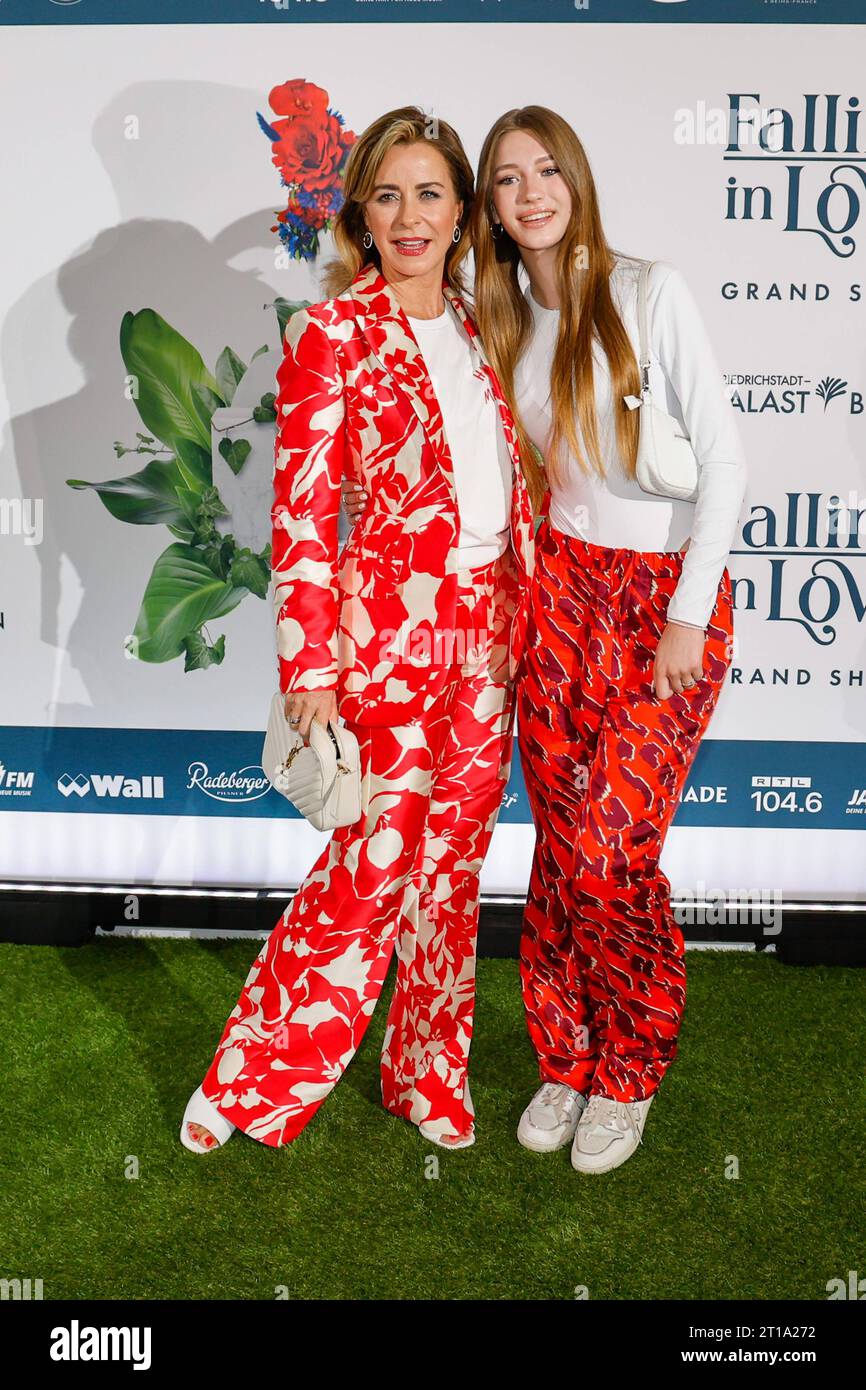 Bettina Cramer mit Tochter Carla Cramer bei FALLING IN LOVE Grand Show ...