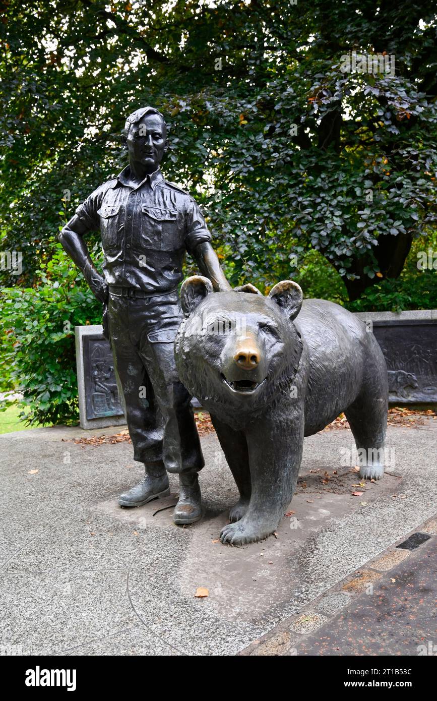 Wojtek der soldat bär denkmal -Fotos und -Bildmaterial in hoher ...