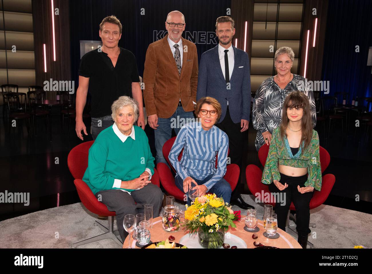 hintere Reihe von Links: Oliver MASUCCI, Schauspieler, Peter WOHLLEBEN ...