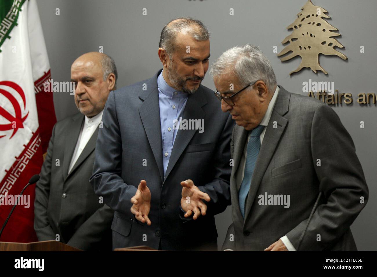 Beirut, Libanon. Oktober 2023. Der iranische Außenminister Hossein Amir-Abdollahian (C) und sein ...