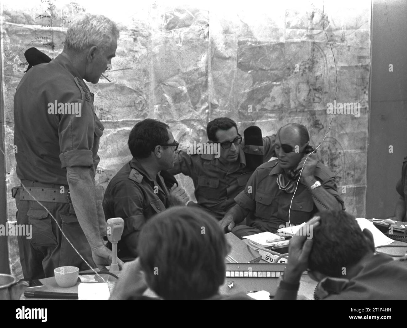 JOM KIPPUR WAR. AUF DEM FOTO EINE GENERALSTABSVERSAMMLUNG IM ...