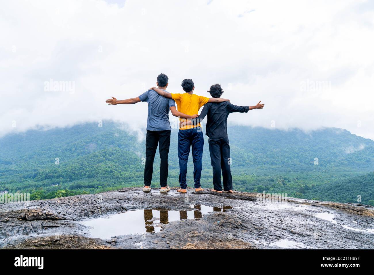 Kurishu Paara ist ein Berg im Dorf Edivanna, etwa 15 km von Nilambur ...