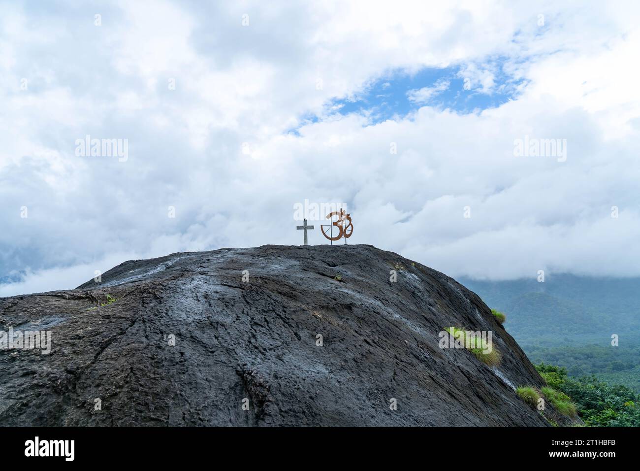 Kurishu Paara ist ein Berg im Dorf Edivanna, etwa 15 km von Nilambur ...