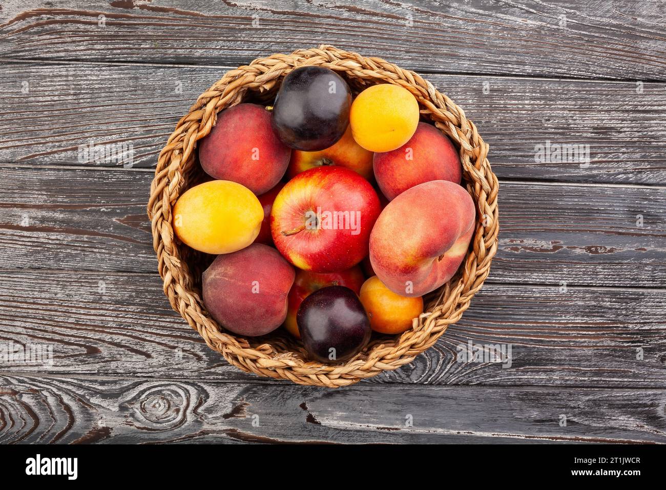 Pflaumen korb -Fotos und -Bildmaterial in hoher Auflösung – Alamy