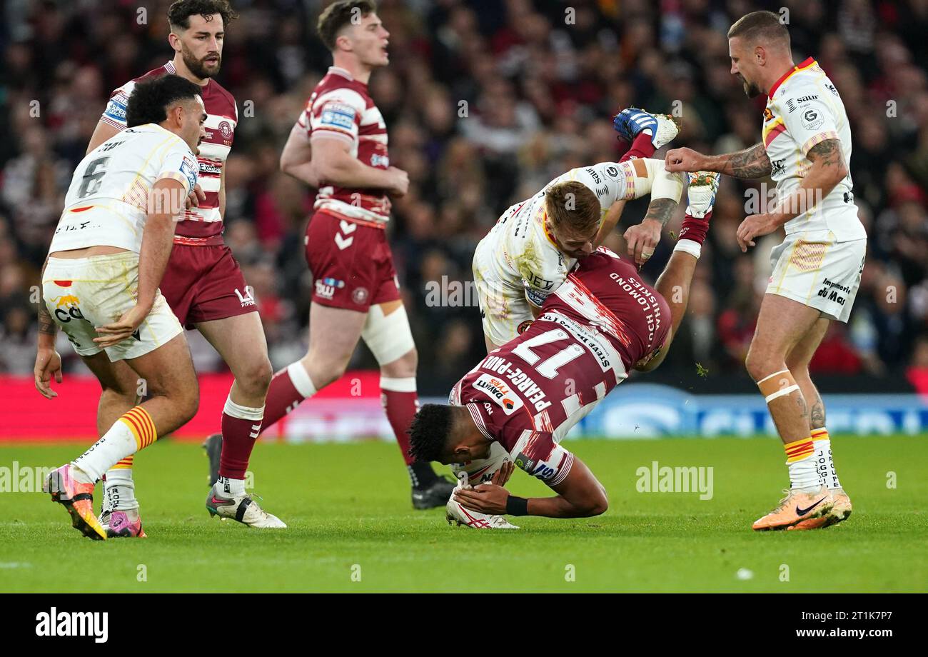 Kai Pearce-Paul von Wigan Warriors wird von Adam Keighran der Catalans ...