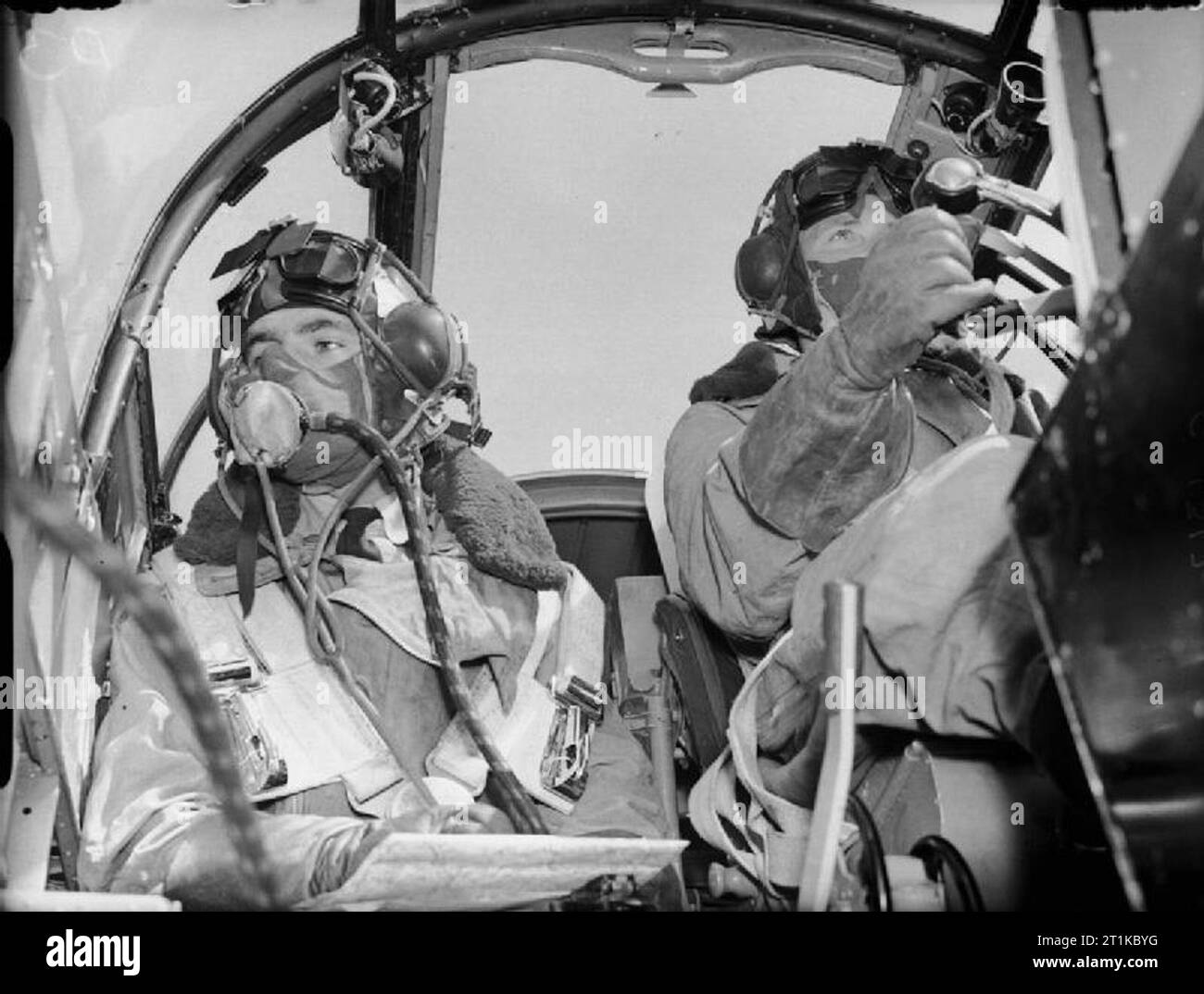 Ww2 raf pilot cockpit Schwarzweiß-Stockfotos und -bilder - Alamy