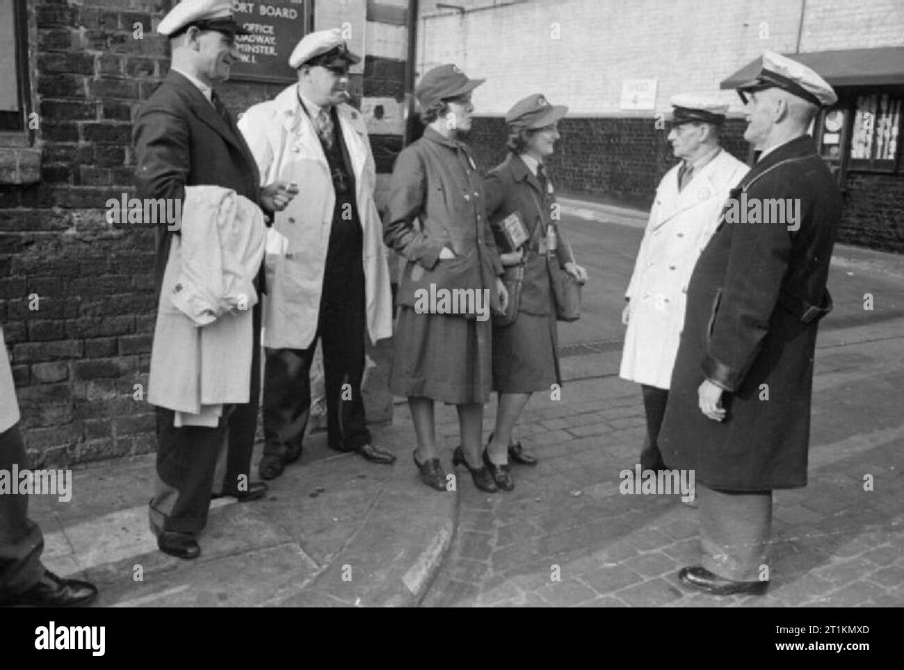 London bus depot Schwarzweiß-Stockfotos und -bilder - Alamy