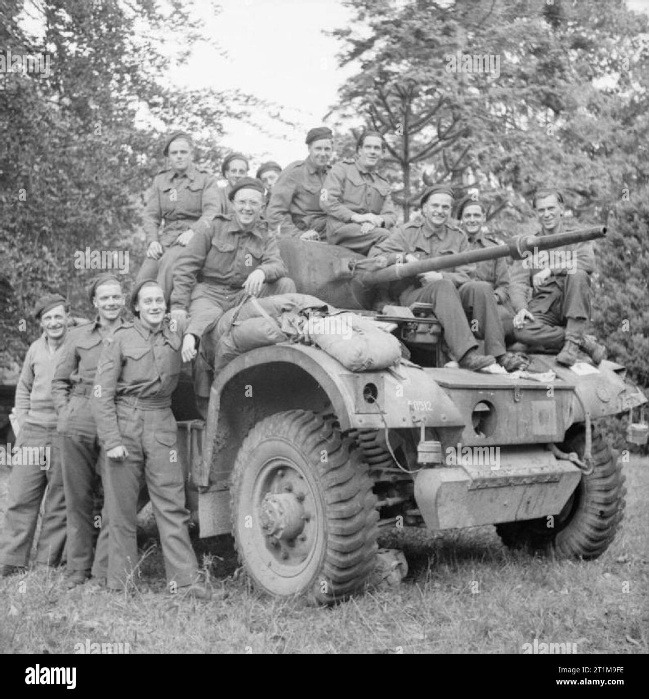 Die britische Armee in Nord-West-Europa 1944-45 Daimler Panzerwagen und Besatzungen der 1 Troop ...