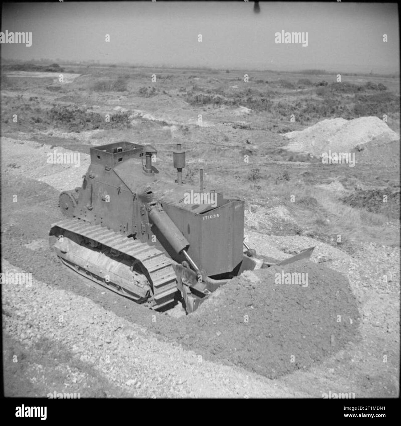 D 7 bulldozer armee -Fotos und -Bildmaterial in hoher Auflösung – Alamy