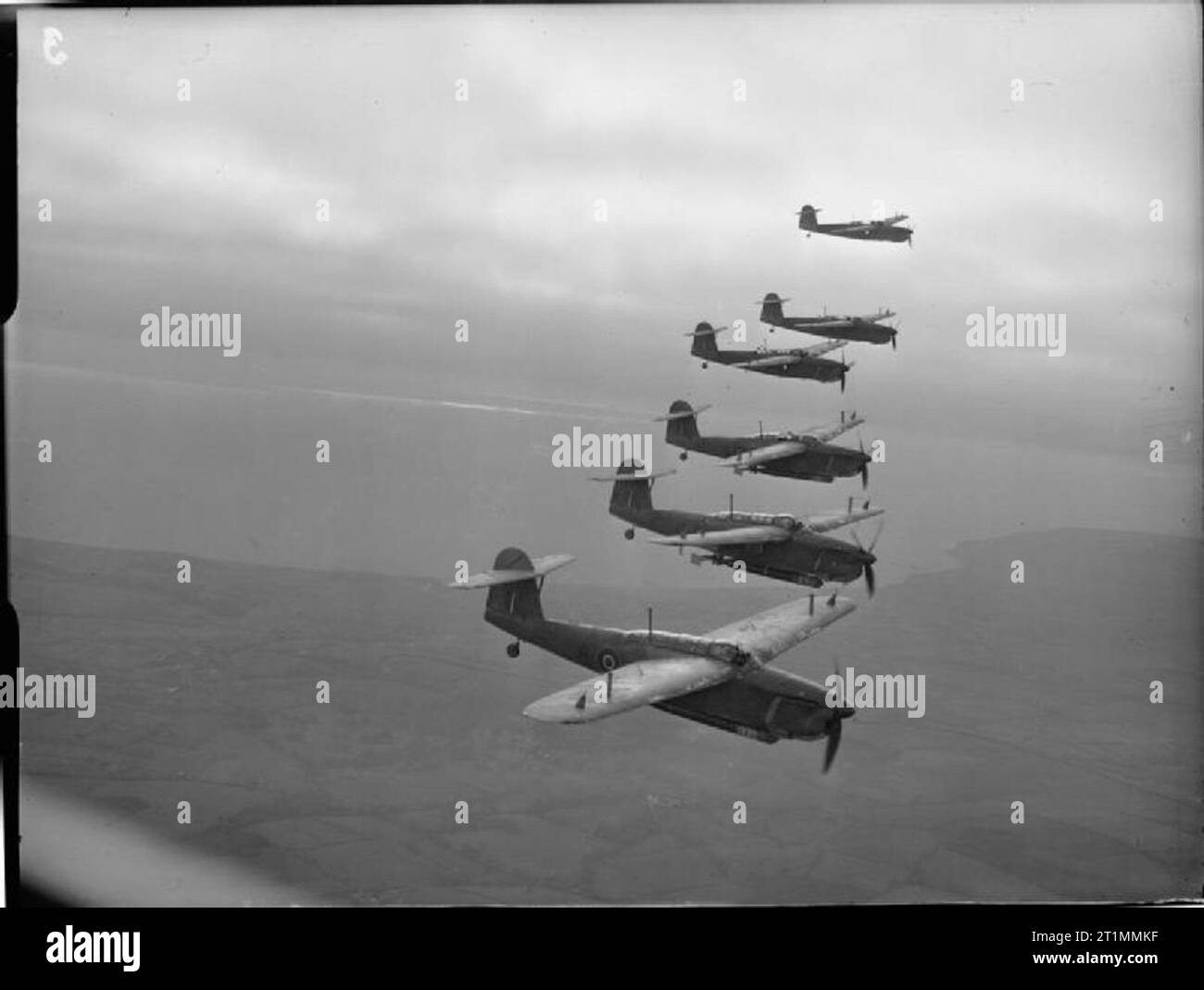 Bomber formation zweiter weltkrieg -Fotos und -Bildmaterial in hoher ...