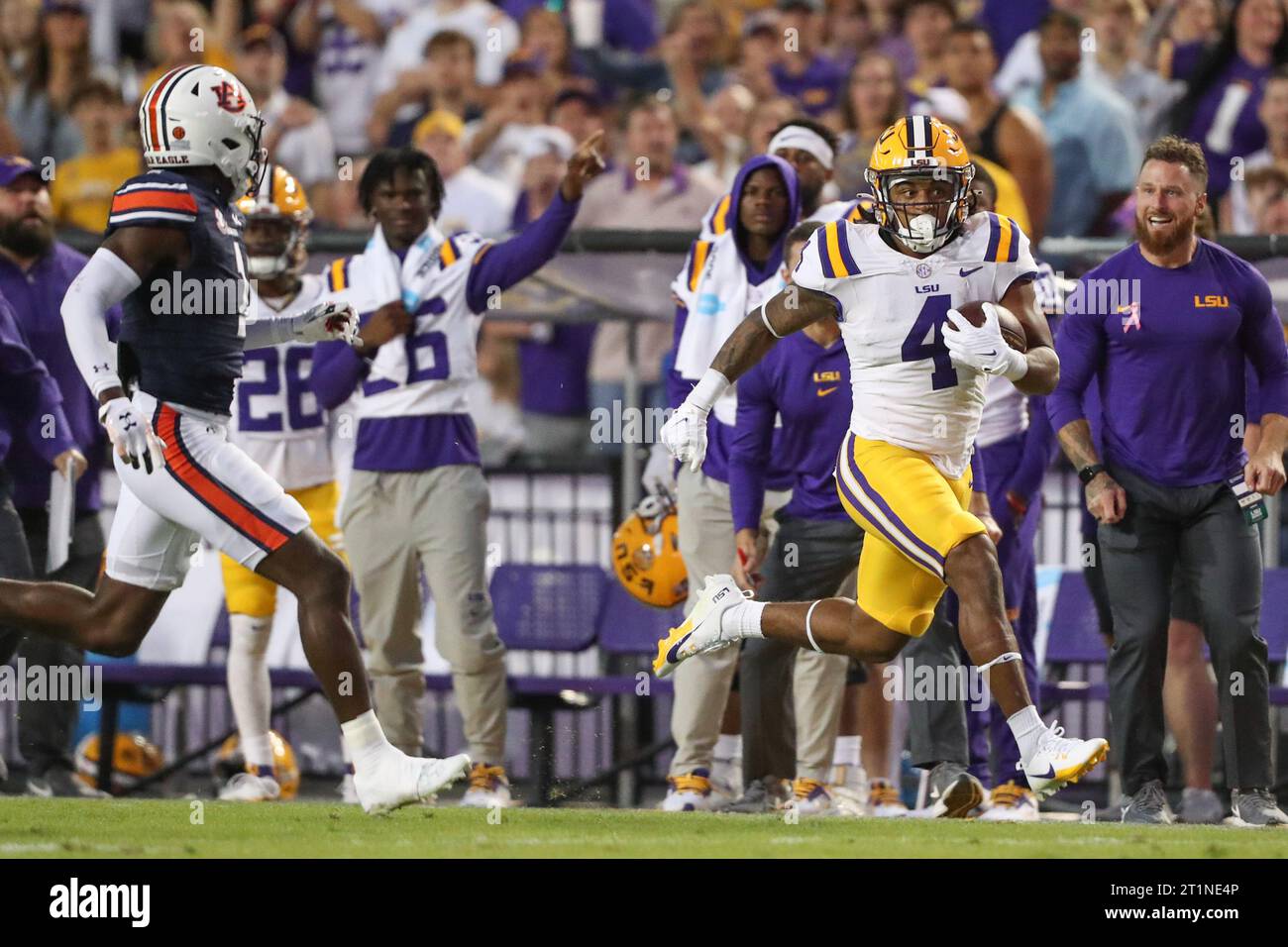 14. Oktober 2023: LSU Running Back John Emery Jr. (4) versucht Auburns ...