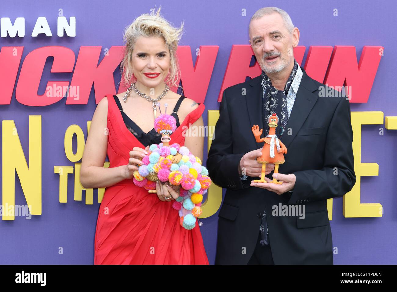 Paloma Faith with Chicken Character Babs und Sam Fell with Chicken ...