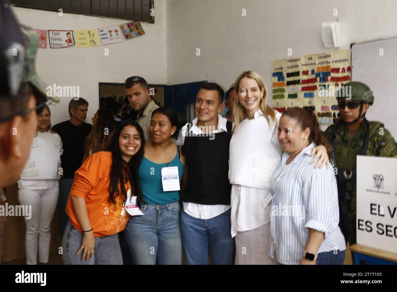 ELECCIONES - ESPOSA NOBOA - LAVINIA VALBONESI Guayaquil.domingo 15 de ...